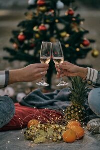 50+ Cute Romantic Christmas Date Ideas for Couples: From Cozy Nights to ...
