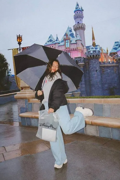 40+ Trendy Disney Outfits for Spring, Summer, Fall and Winter - Girl ...