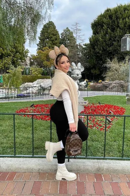 40+ Trendy Disney Outfits for Spring, Summer, Fall and Winter - Girl ...