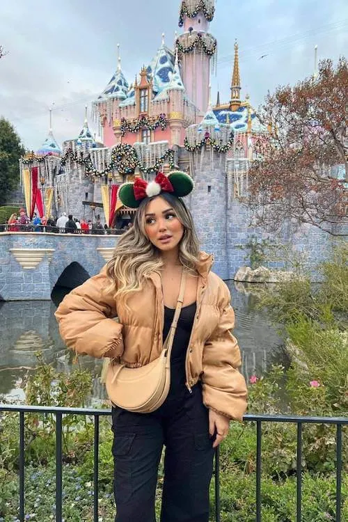 40+ Trendy Disney Outfits for Spring, Summer, Fall and Winter - Girl ...