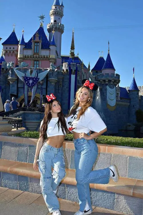 40+ Trendy Disney Outfits for Spring, Summer, Fall and Winter - Girl ...