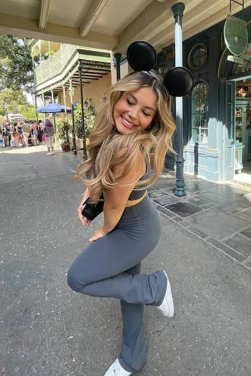 40+ Trendy Disney Outfits for Spring, Summer, Fall and Winter - Girl ...