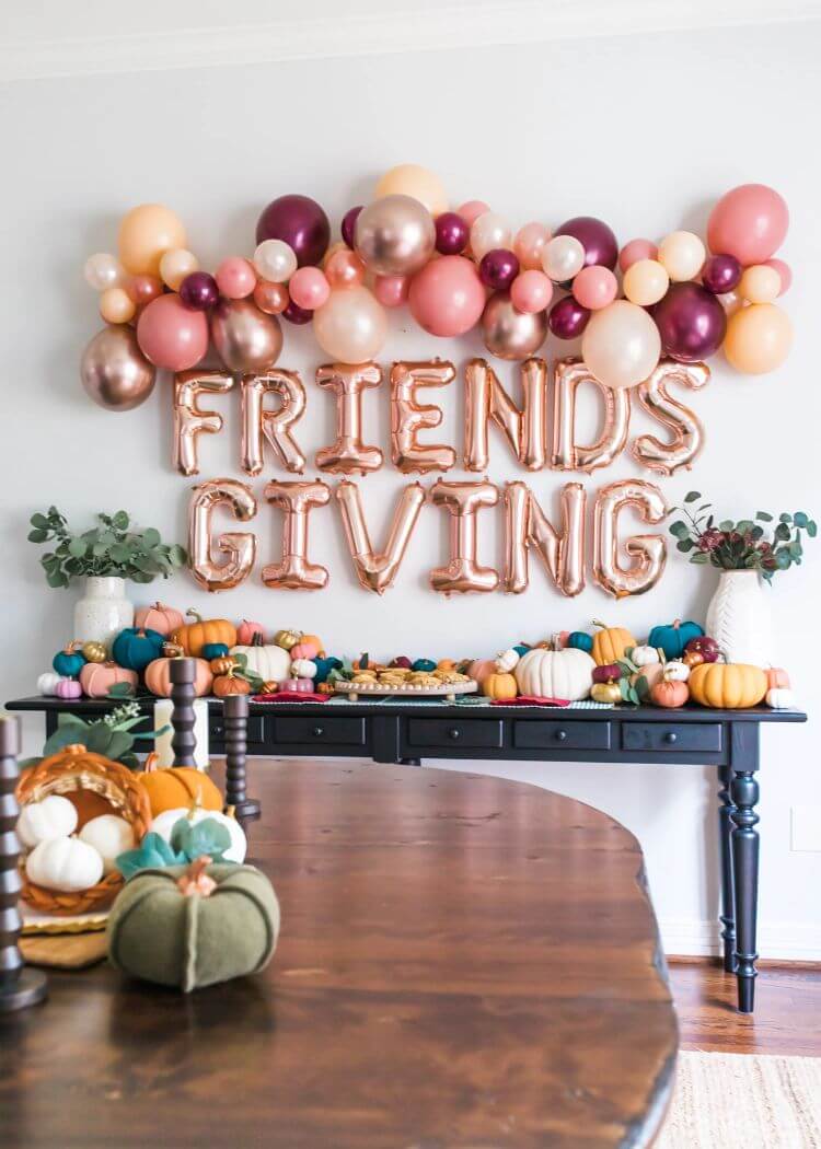 40+ Trendy Friendsgiving Ideas [2024]: How To Host A Fun Friendsgiving ...