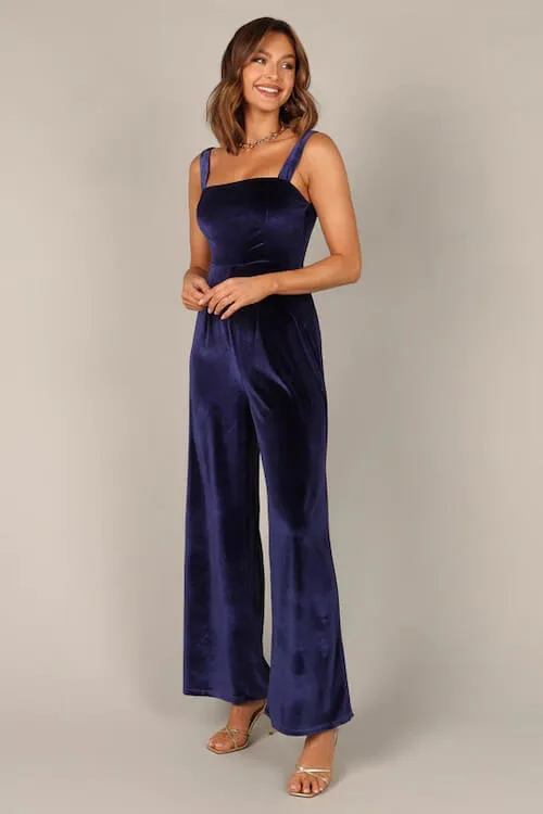 60 Chic And Casual New Years Eve Outfits [2024] For A Stylish