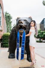 70+ Aesthetic & Creative Graduation Photoshoot Ideas For Girls: Best ...