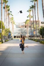 70+ Aesthetic & Creative Graduation Photoshoot Ideas For Girls: Best ...