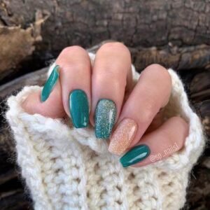 60+ Stunning Forest Green Nails Designs To Rock The Green Trend - Girl ...