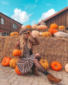 70+ Creative October Photoshoot Ideas For Instagrammers And Fall ...