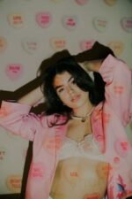 30+ Cute & Romantic Valentines Day Photoshoot Ideas You Want To Copy - Girl Shares Tips