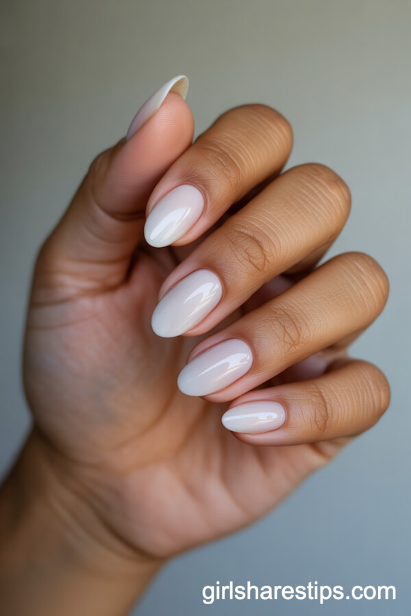 21 Chic Short White Nails Designs You’ll Absolutely Love - Girl Shares Tips
