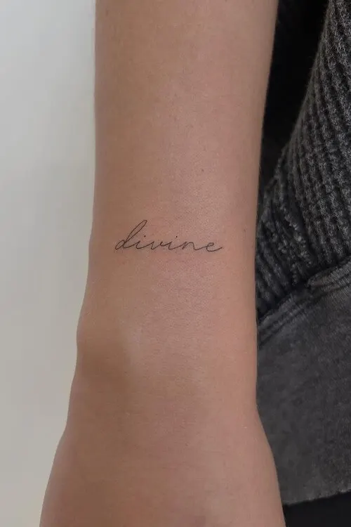 50+ Unique Feminine Small Tattoos For Female With Meaning - Girl Shares ...