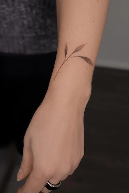 50+ Unique Feminine Small Tattoos For Female With Meaning - Girl Shares ...