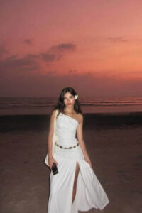 30+ Perfect Tropical Vacation Outfits to Elevate Your Style - Girl ...