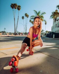 What To Wear Roller Skating: 60+ Cute Roller Skating Outfits For A Sporty And Retro Style - Girl ...