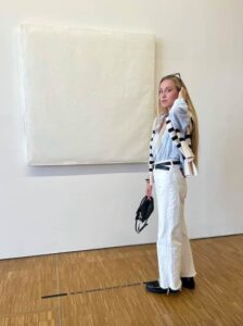 What To Wear To Museum And Art Gallery: 50+ Stylish Museum Outfits For ...