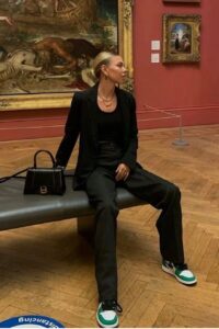What To Wear To Museum And Art Gallery: 50+ Stylish Museum Outfits For ...