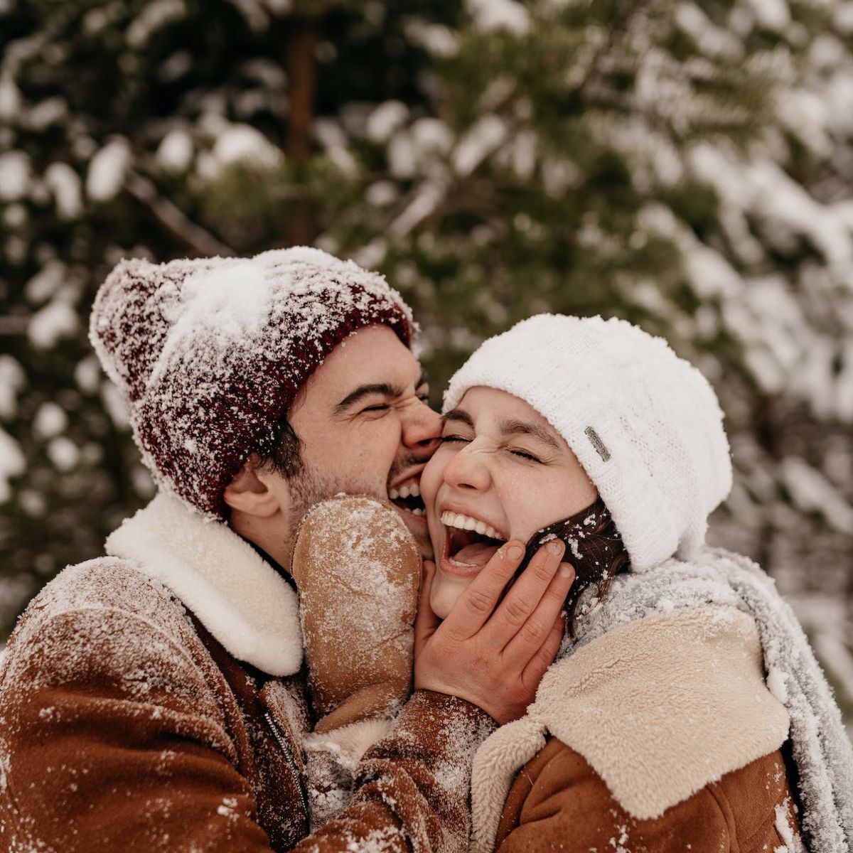 50+ Cozy And Fun Winter Date Night Ideas For Couples (Outdoor & Indoor ...